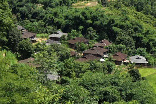 Rencontrer les Lolo noir dans leur village - 360 Degrés