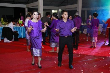 Le Lam Vong, la danse traditionelle laotienne – 360 Indochine